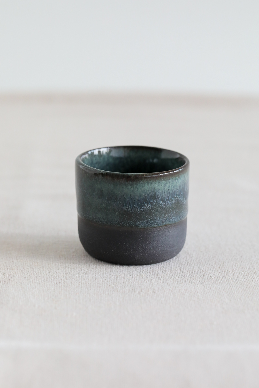 Egg Mug - dark moss - Vera Wiedermann Ceramics
