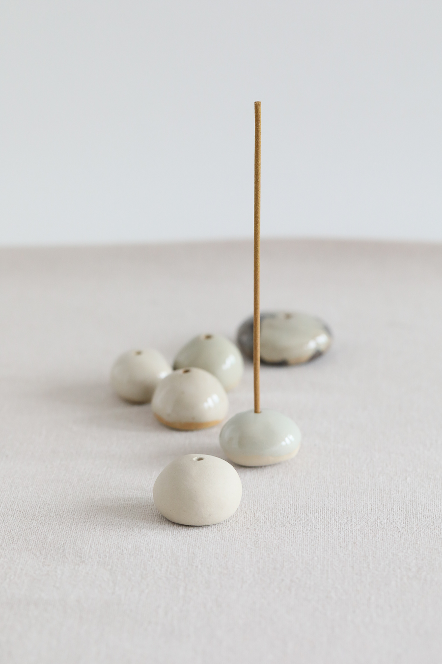 Incense Stone - naked - Vera Wiedermann Ceramics