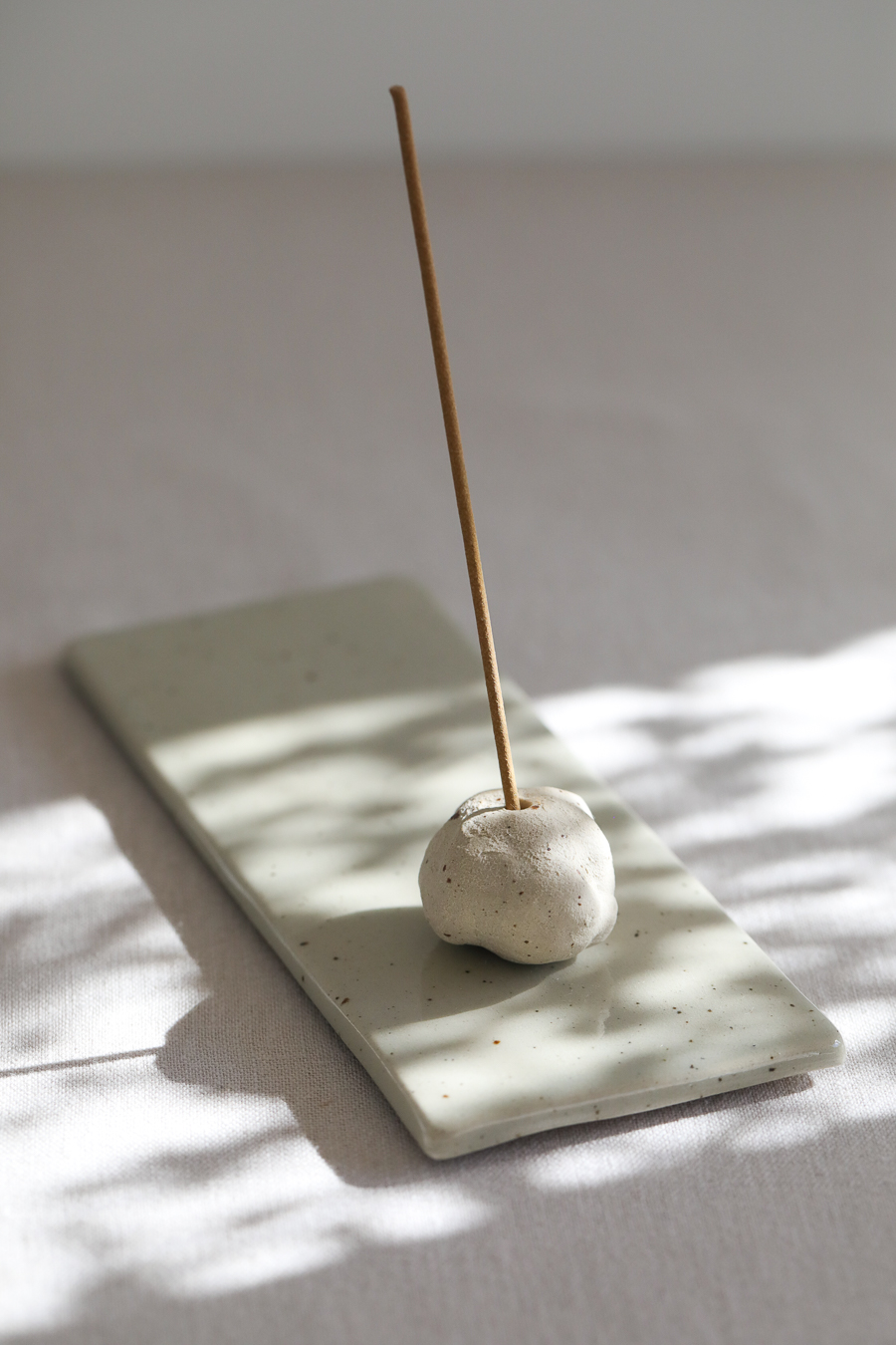 Incense Stone - dirty naked - Vera Wiedermann Ceramics