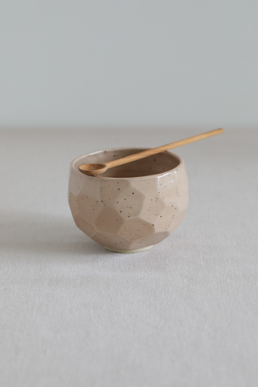 Japanese Yunomi Mug – dirty rosé - Vera Wiedermann Ceramics