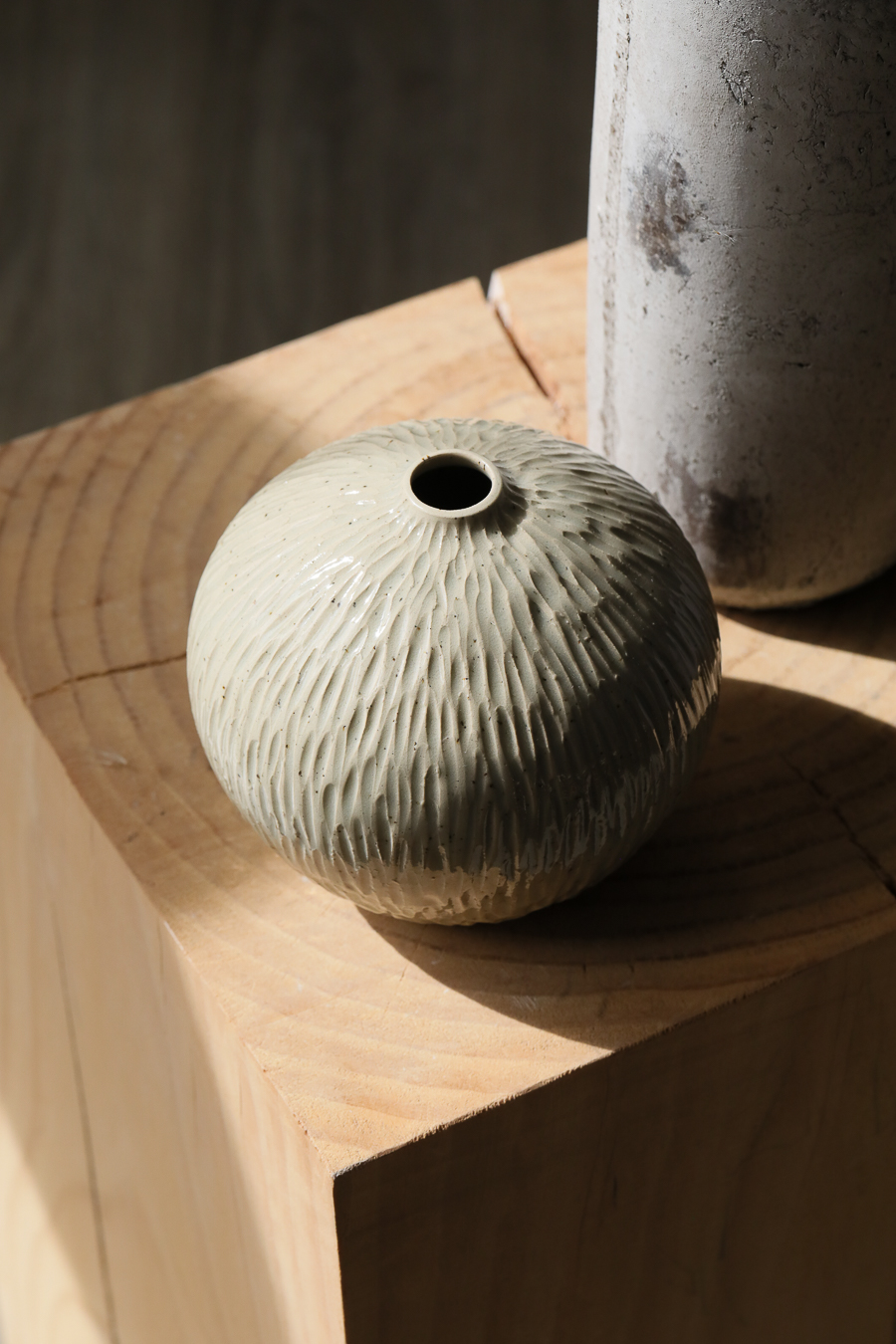 Ball Vase – dirty celadon - Vera Wiedermann Ceramics